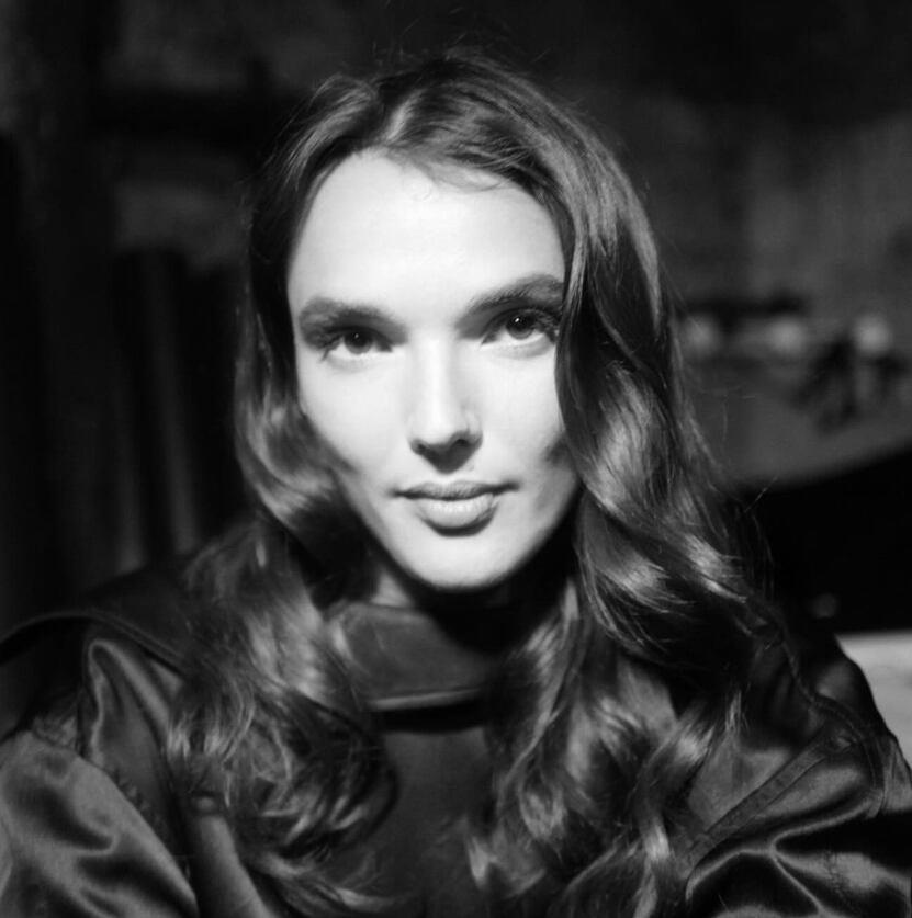 Sean Penn spotted with 35-year-younger girlfriend