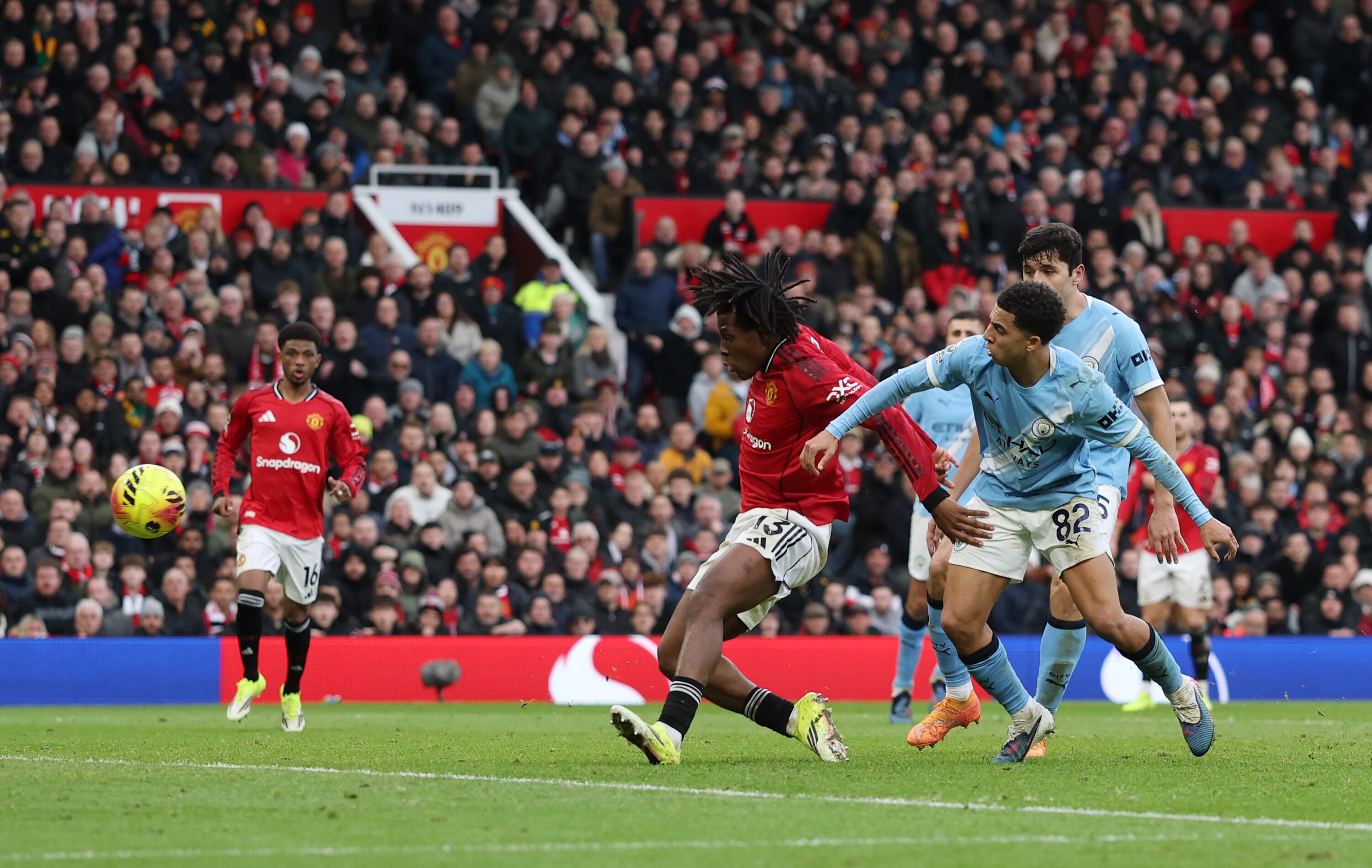Manchester derby: Dream start for Michael Carrick as United overpower City
