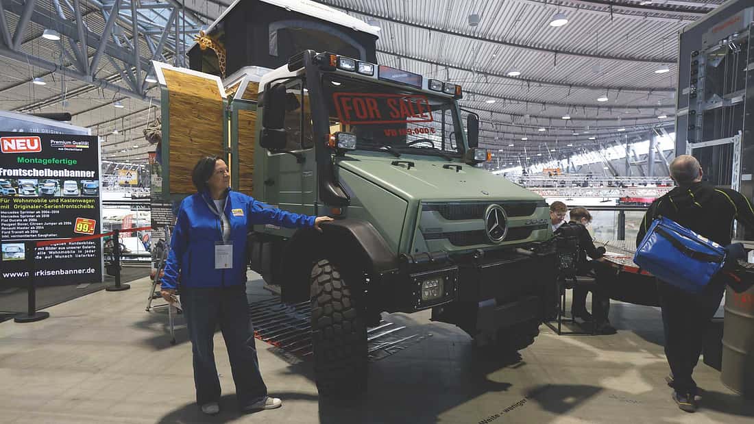 Wheel24 Unimog Wohnmobil aus Holz: Unimog mit Thermofichtenkoffer