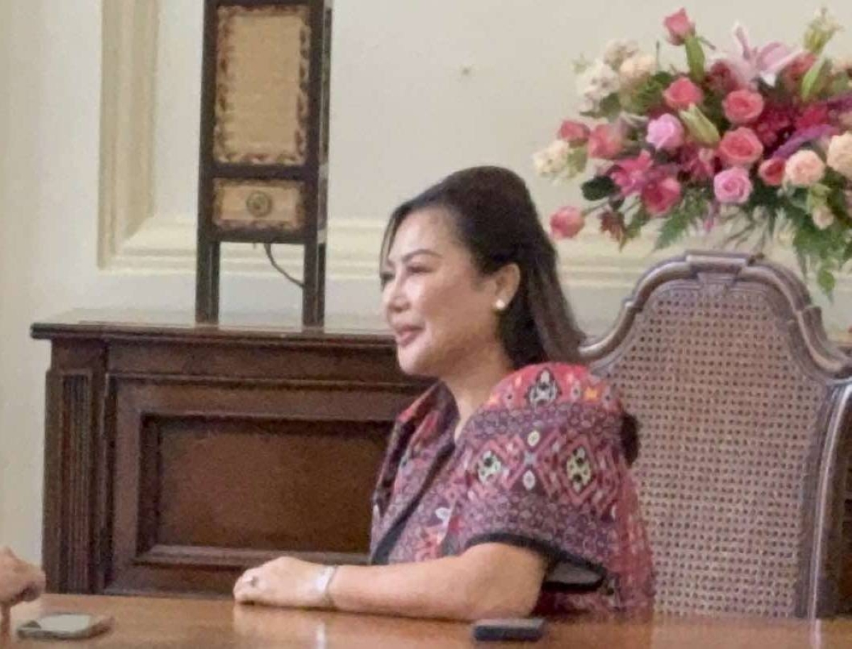 Cebu gov wins against complaint over SWAT uniform photo