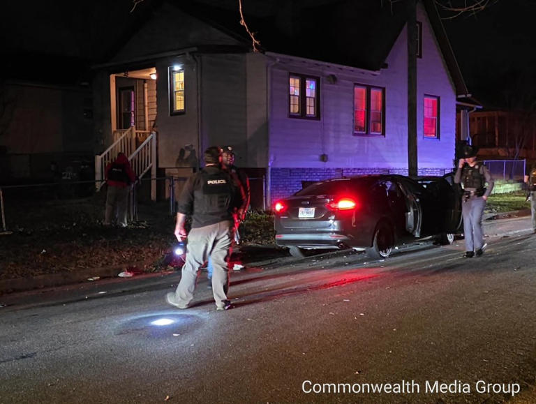 Man arrested after police pursuit from I-95 ended in Richmond car crash