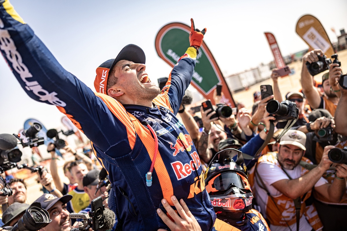 Luciano Benavides defeats Ricky Brabec by two seconds in dramatic Dakar ...