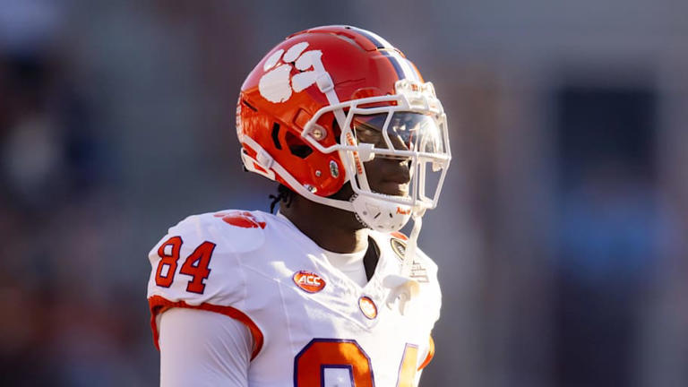 Oregon Ducks add two major transfer portal players