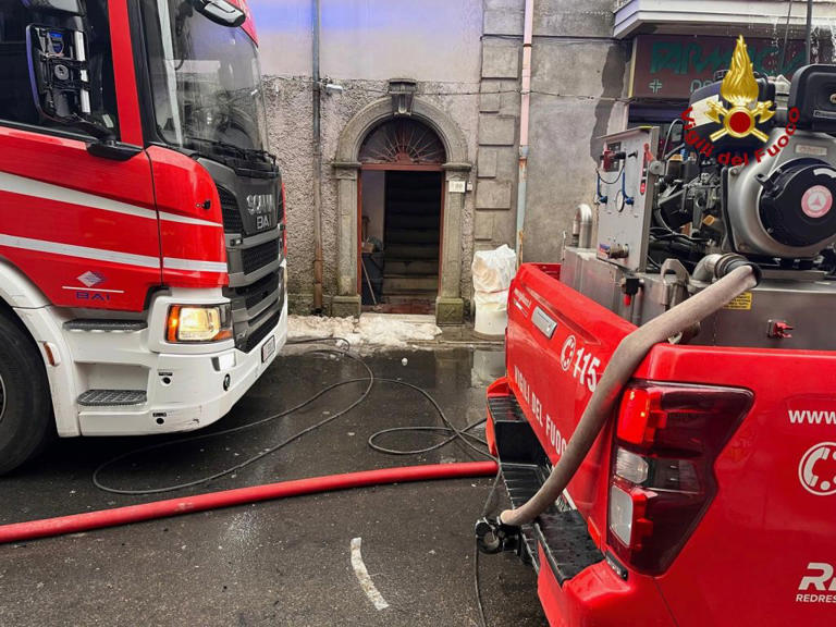 In fiamme il sottotetto di una palazzina a Floresta