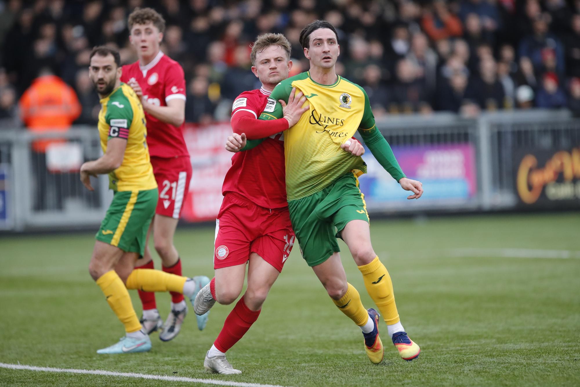 82 pictures as Worthing and Horsham do battle in front of record ...