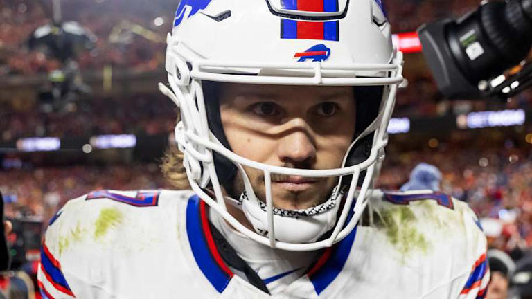 Josh Allen's mom Lavonne turns heads in Bills furry-blue fit at Broncos ...