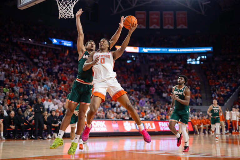 Carter Welling scores 18 as No. 22 Clemson wins its ninth straight with ...