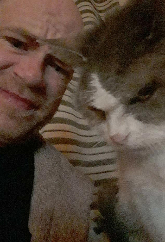 Brit pays £16,000 to have dead pet cat frozen at Swiss clinic - in ...