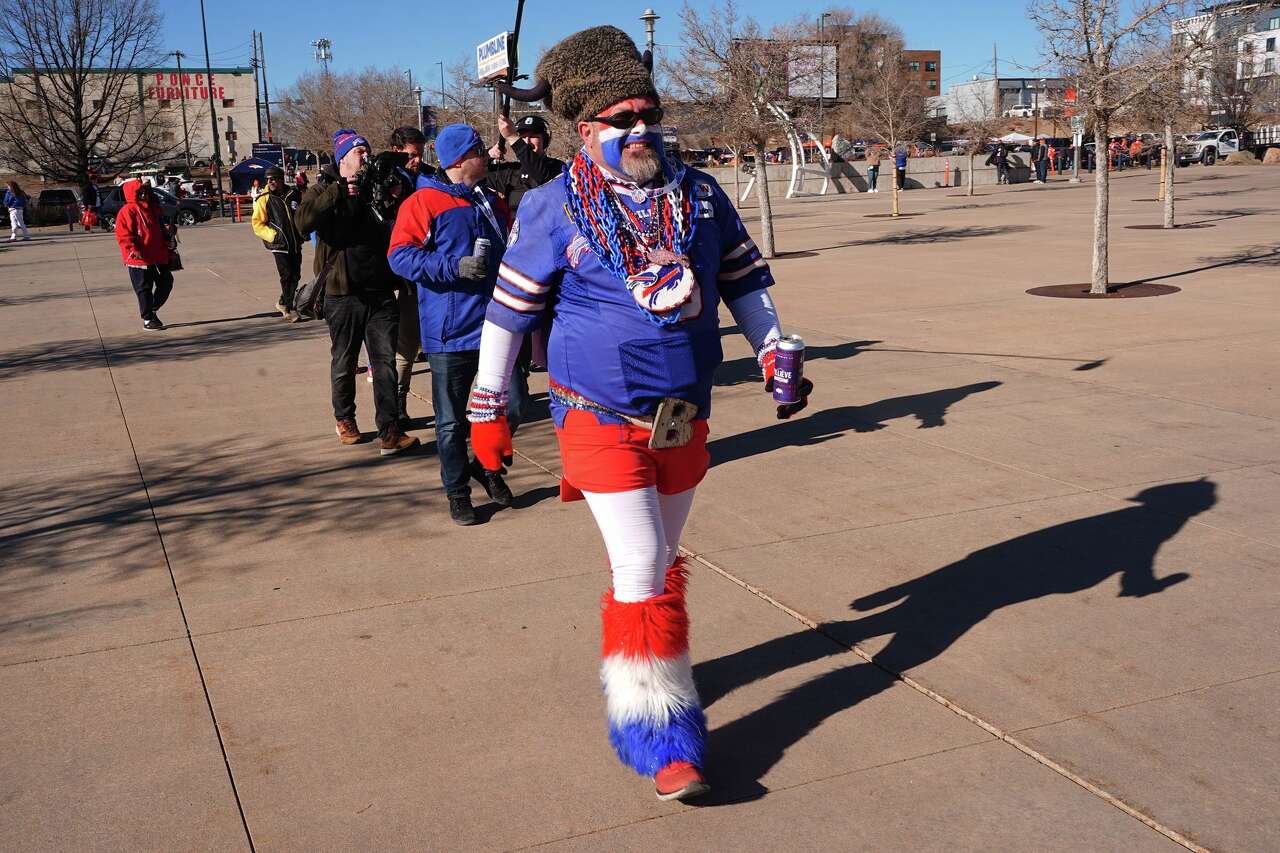 Live: Buffalo Bills, Denver Broncos playoff game nearing kickoff