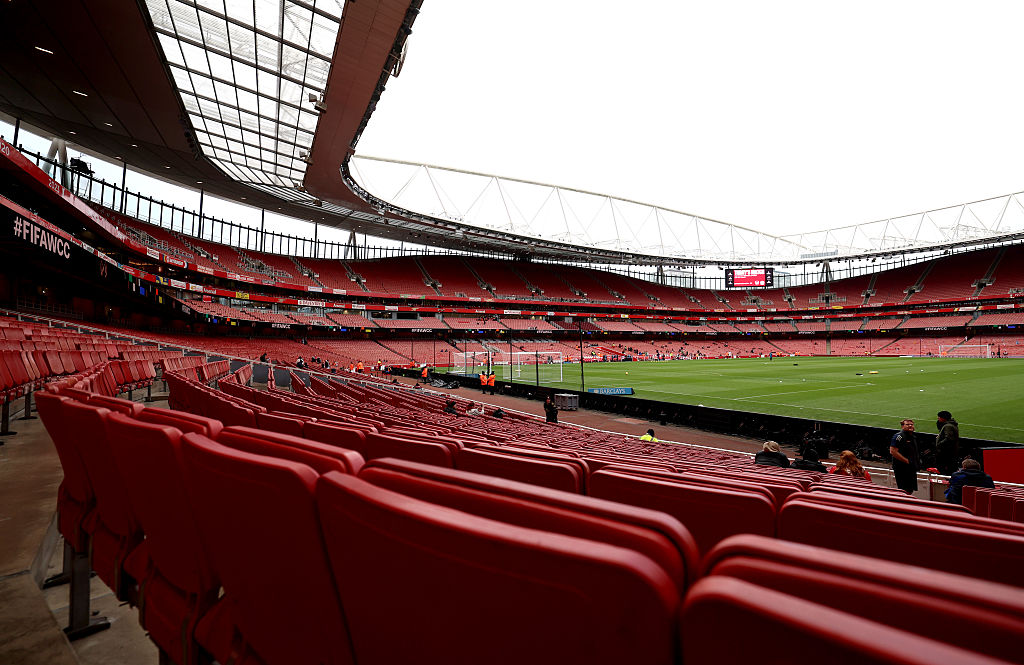 Mike Dean believes Man Utd linchpin should be banned against Arsenal ...