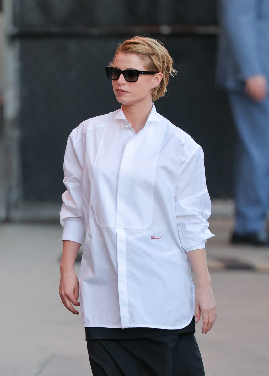 Jessie Buckley’s classic button-down shirt rethinks traditional logo ...