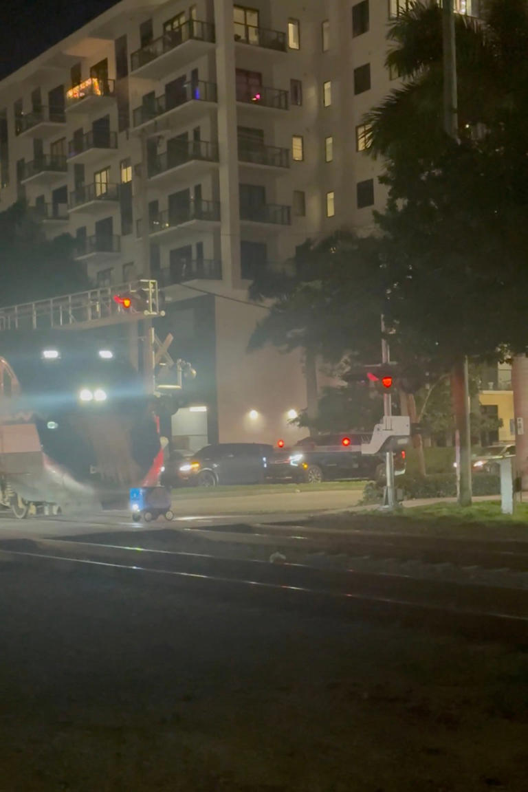 Stuck Uber delivery robot destroyed by Miami train
