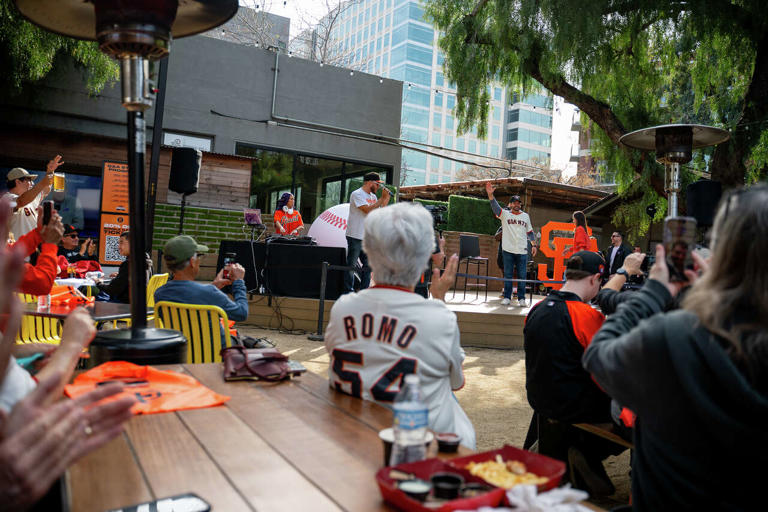 Tony Vitello's first impression of Giants fans? ‘We might raise a ...