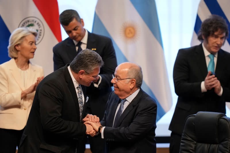 EU signs trade deal with South American bloc