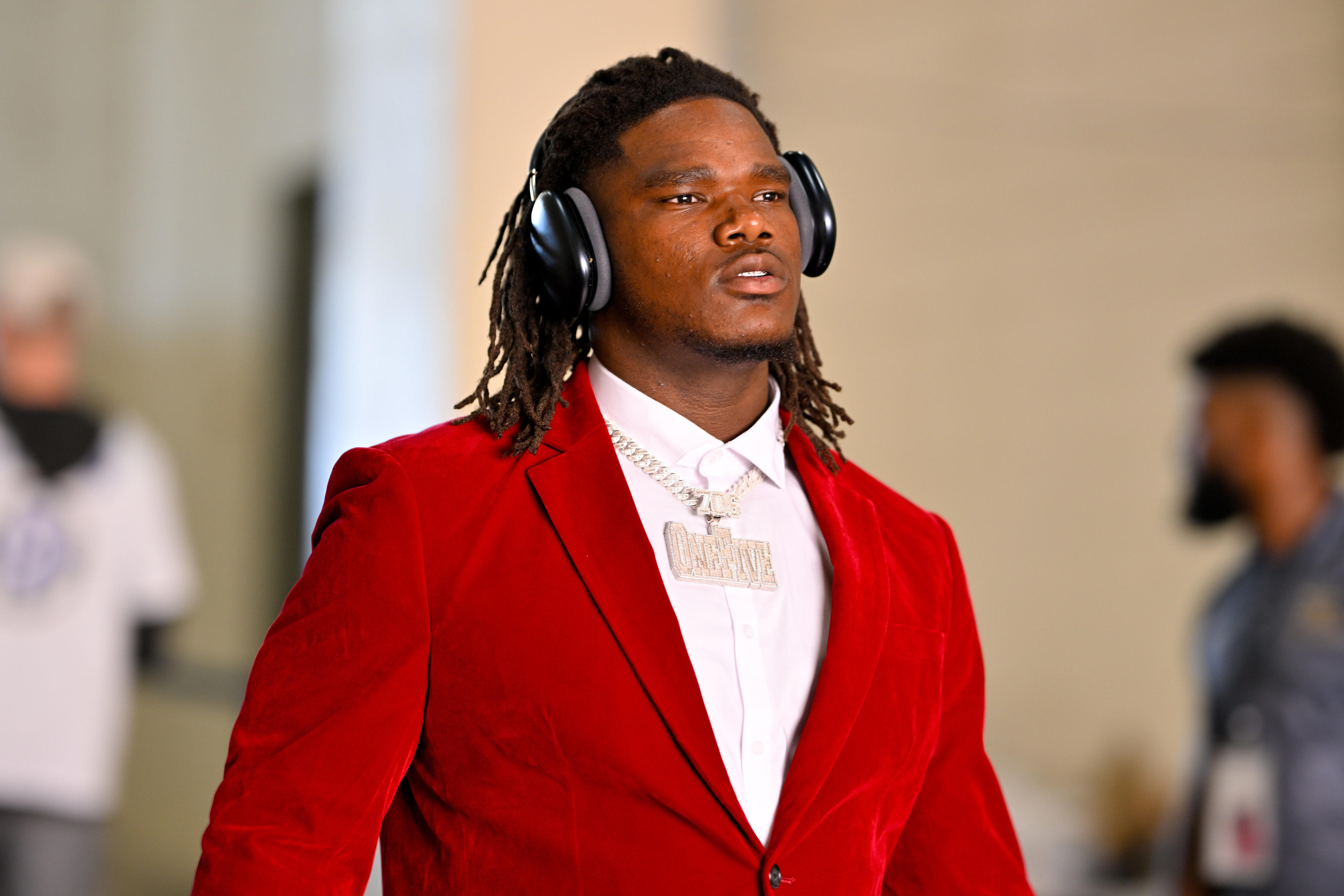 Texas football retains DL Justus Terry