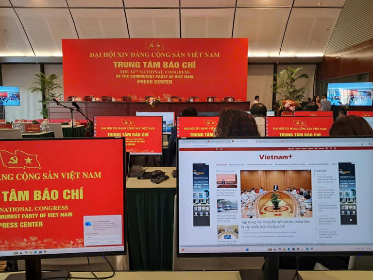 Bồi đắp niềm tin và khát vọng phát triển đất nước phồn vinh, văn minh ...