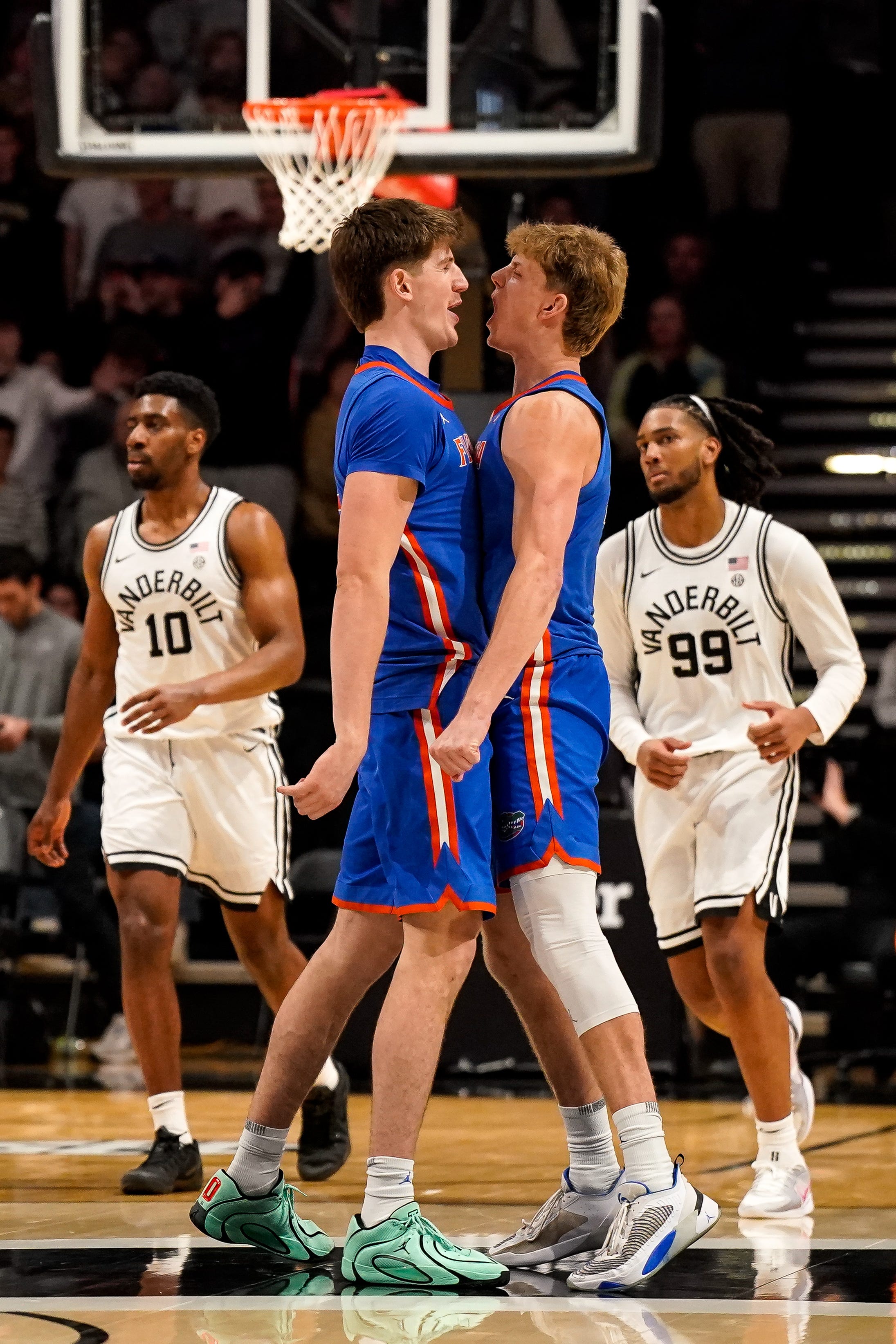 Florida basketball moves up in latest USA Today Coaches Poll