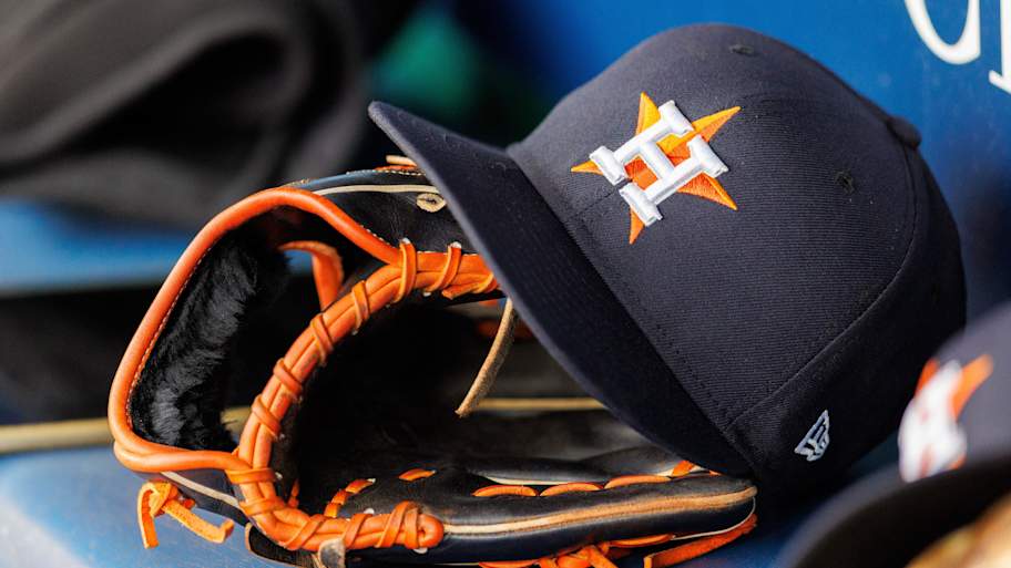 Former Astros star reliever announces retirement from Major League Baseball