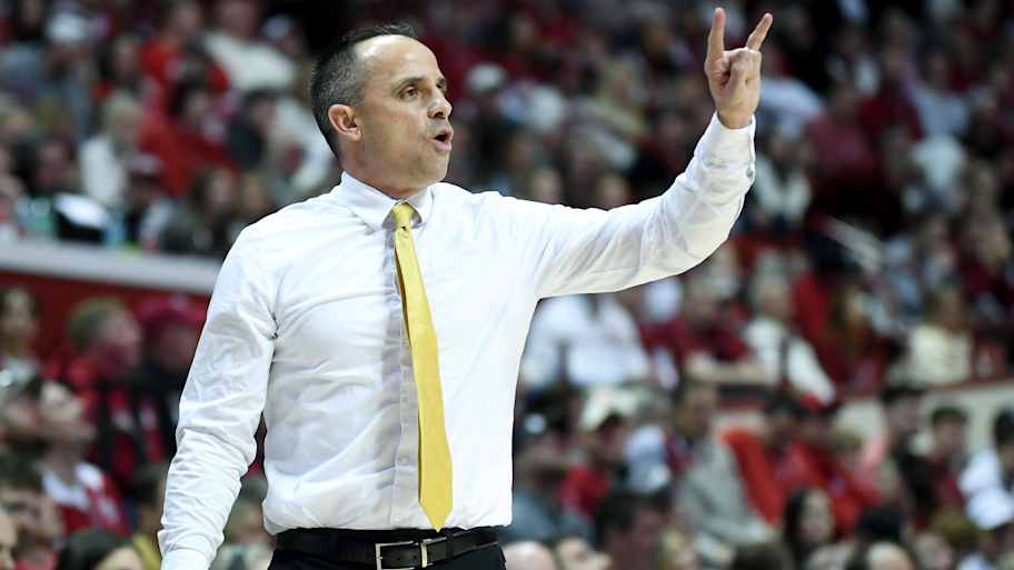 Iowa dominates Indiana for blowout road win