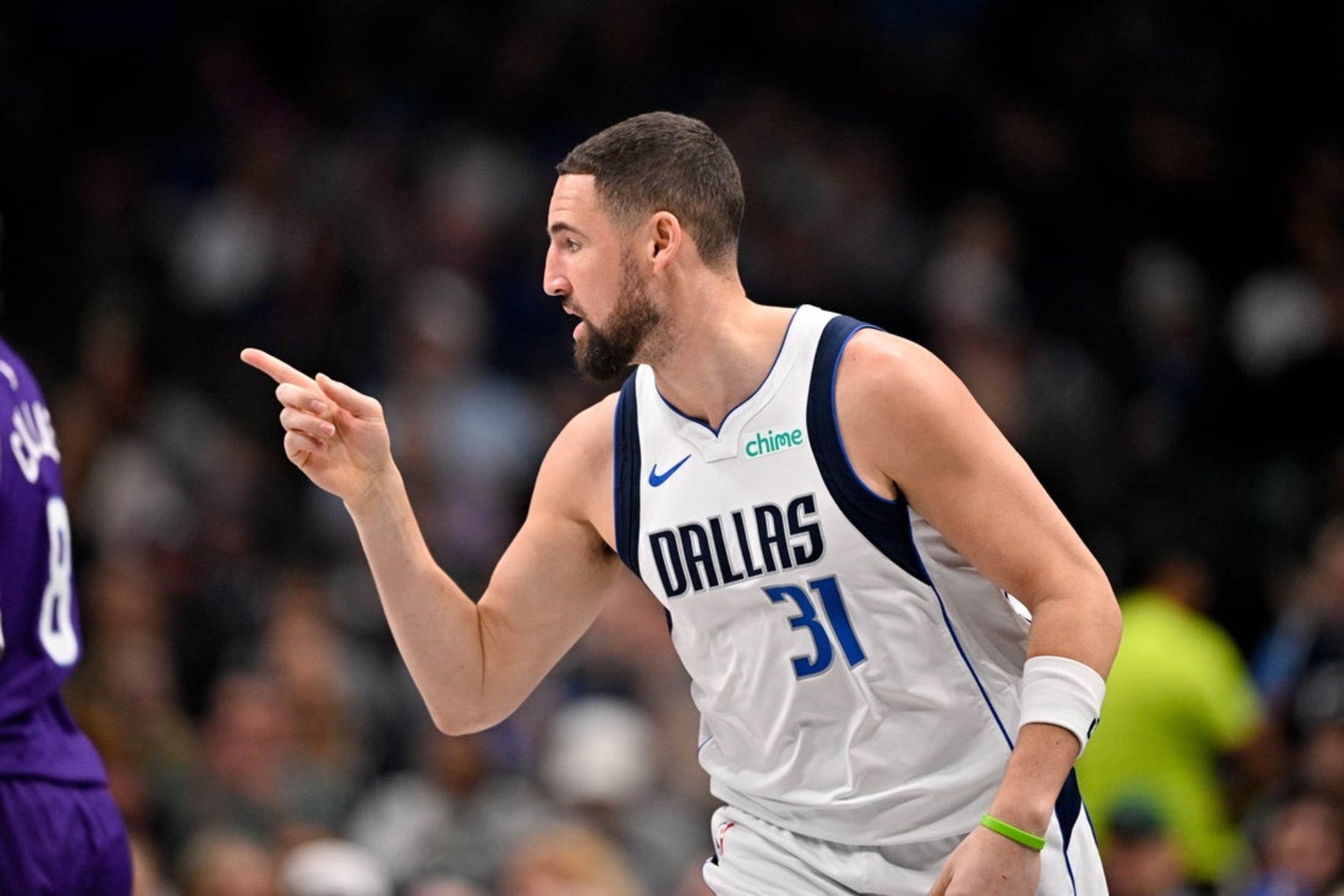 Klay Thompson eclipses 17,000 career points as Mavs roll past Jazz