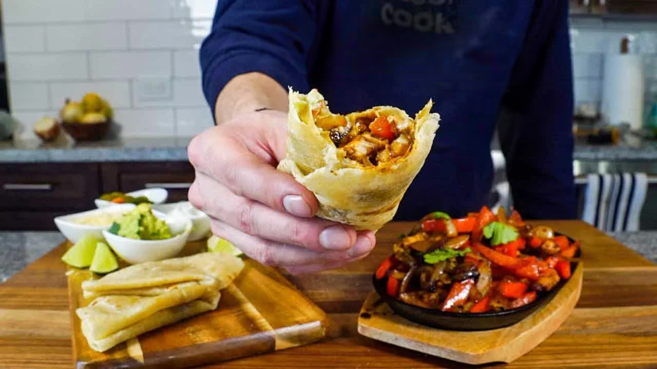 Easy weeknight chicken fajitas at home