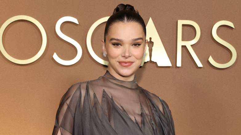 Hailee Steinfeld makes personal announcement before Bills-Broncos game