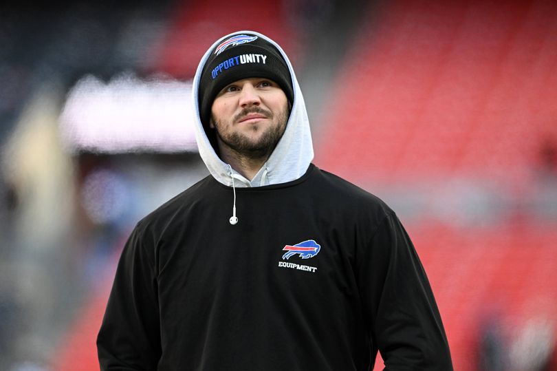 Hailee Steinfeld and Broncos image totally catches Josh Allen off guard