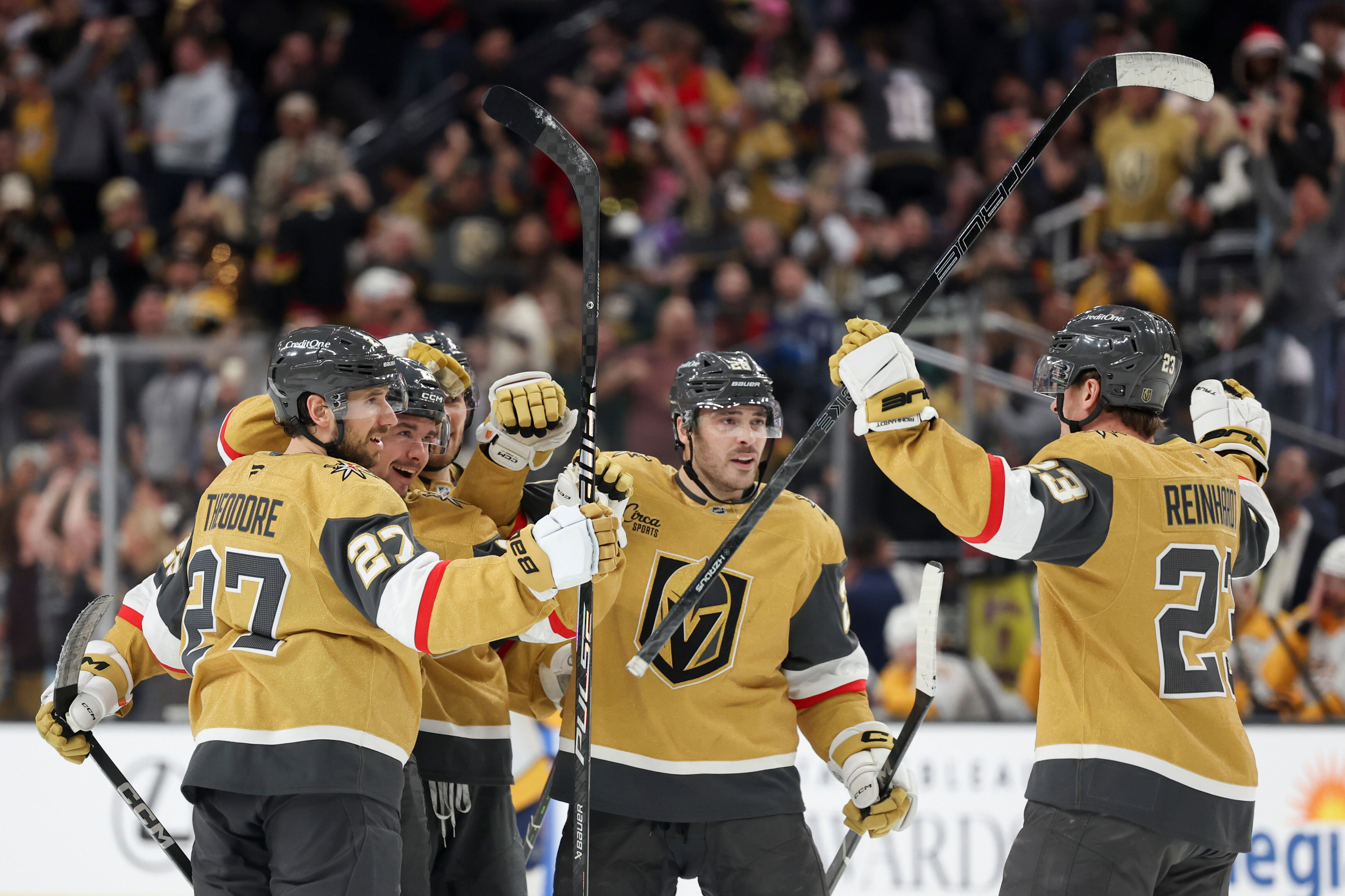 Golden Knights rout Predators 7-2 for their 7th straight victory