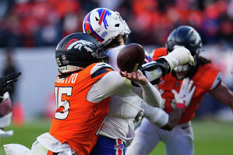 Live: Broncos, Bills heading to OT with spot in AFC title game on the line