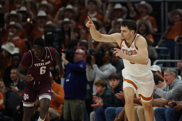 Texas A&M rides hot 2nd half to take Lone Star Showdown over Texas 74-70