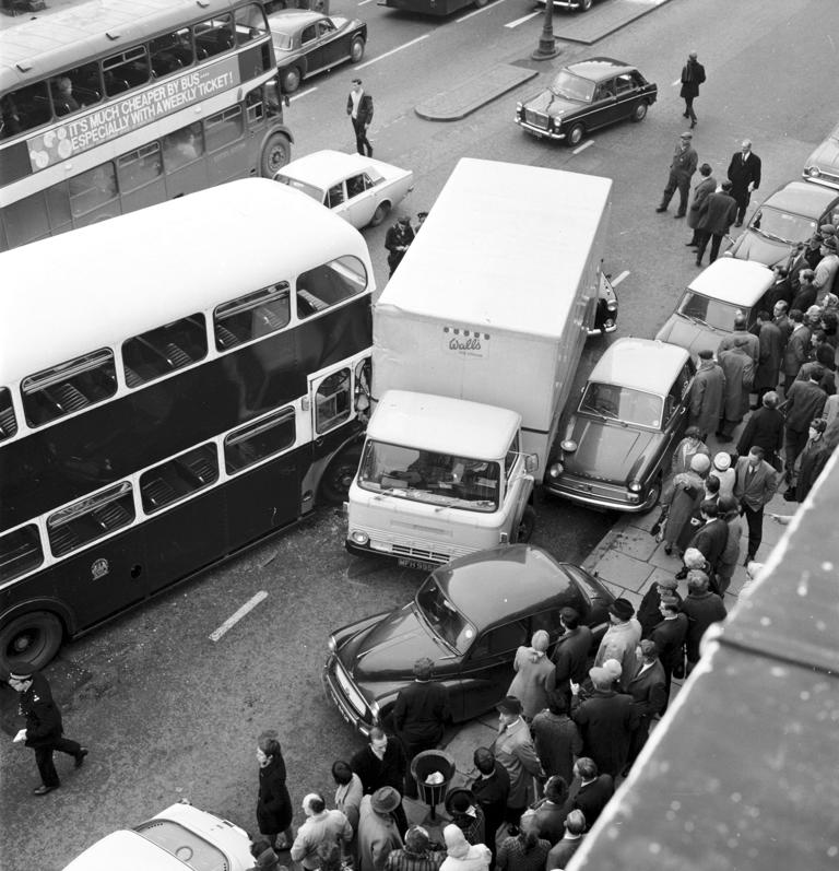 Edinburgh retro: 17 amazing old photos of life on the buses in the 1960s