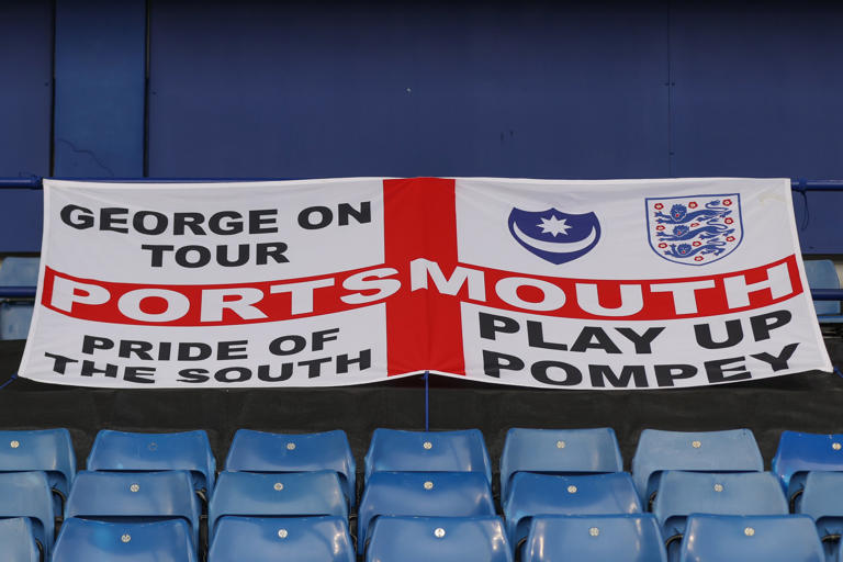 29 brilliant pictures of Portsmouth faithful roaring on side at ...