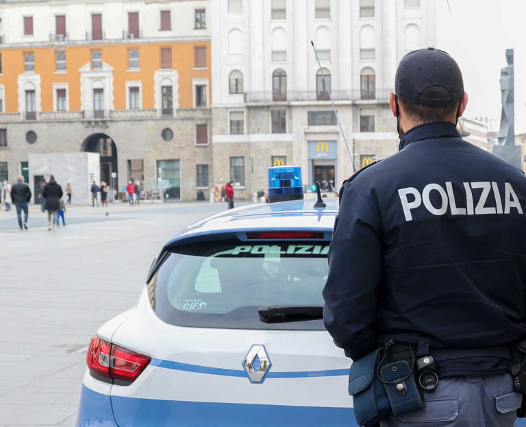 Baby gang in azione alla fermata del bus, subito individuati