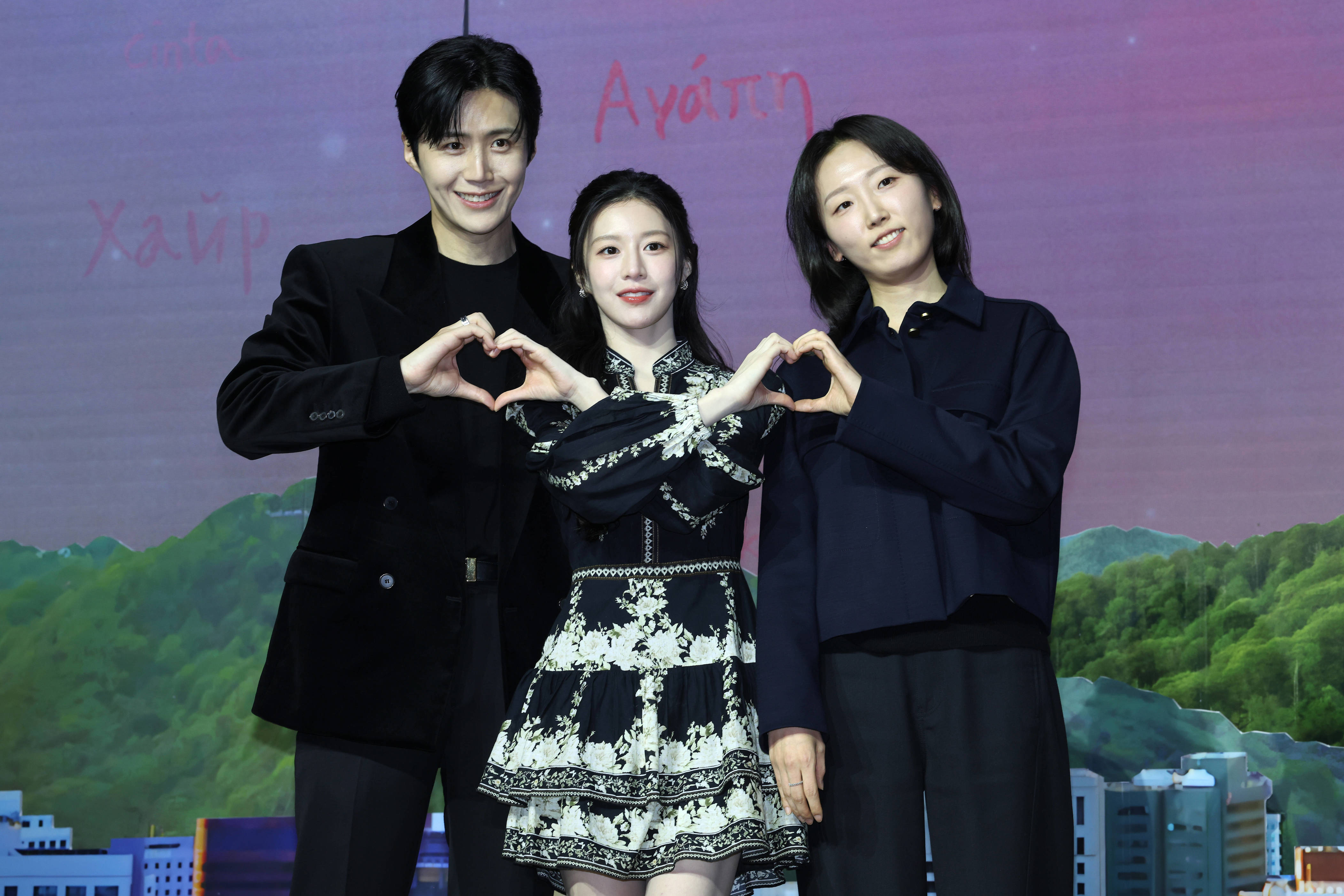 Can this love be translated? Cast: Every character featured in the rom ...