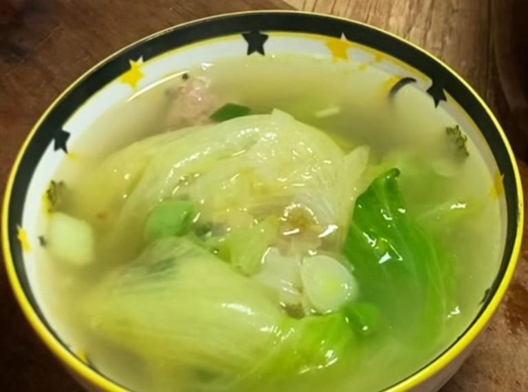 Resep sup selada daging, comfort food hangat yang menenangkan tubuh