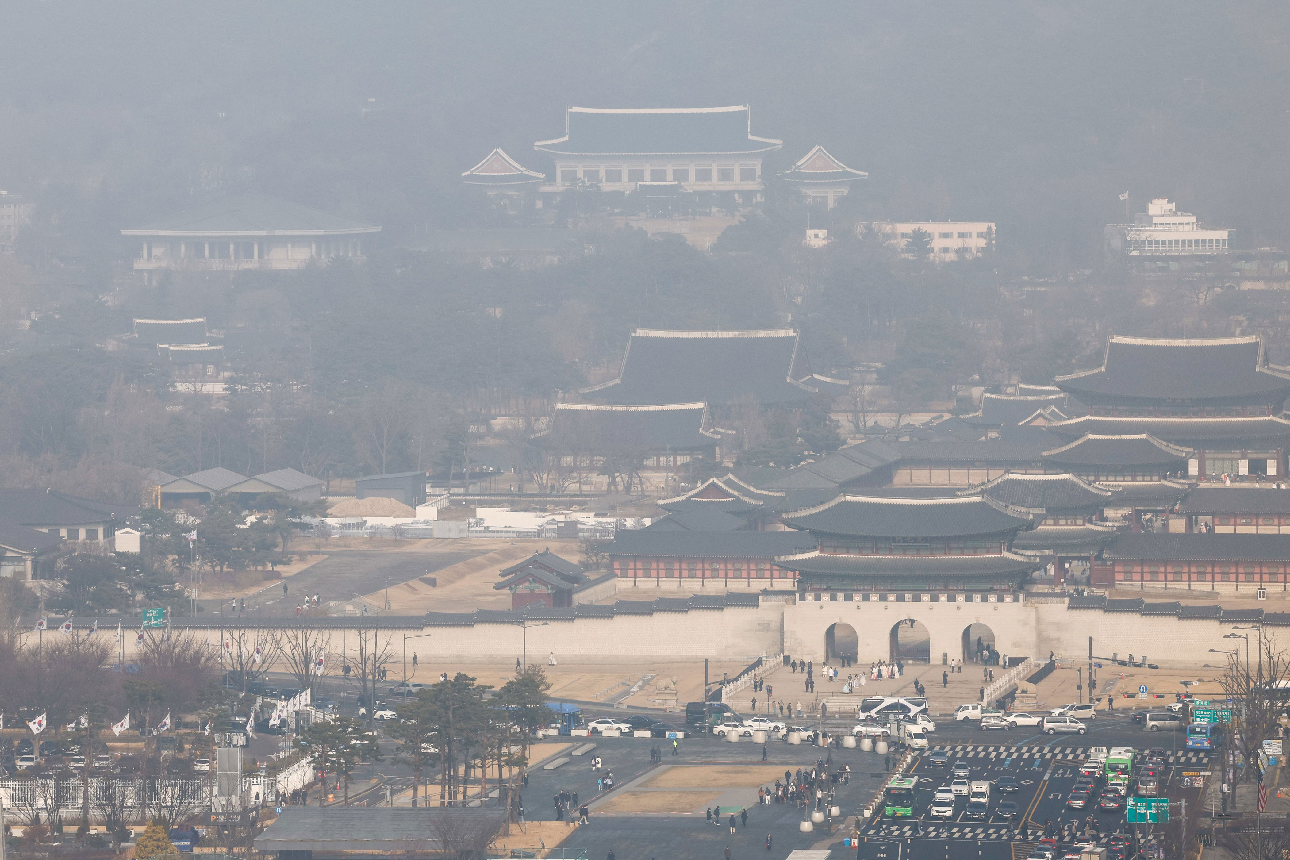 Cheong Wa Dae negotiates US tariffs under 'no less favorable' principle