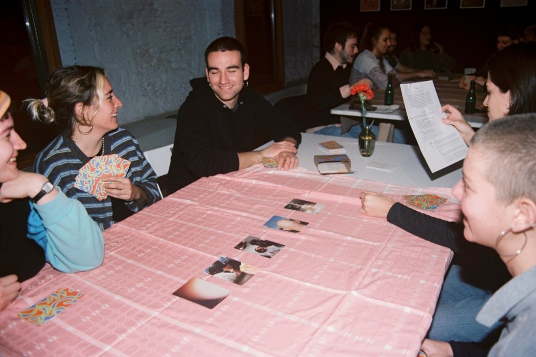 Jugar a mirar: La Breva transforma su archivo fotográfico en un 'Dixit ...