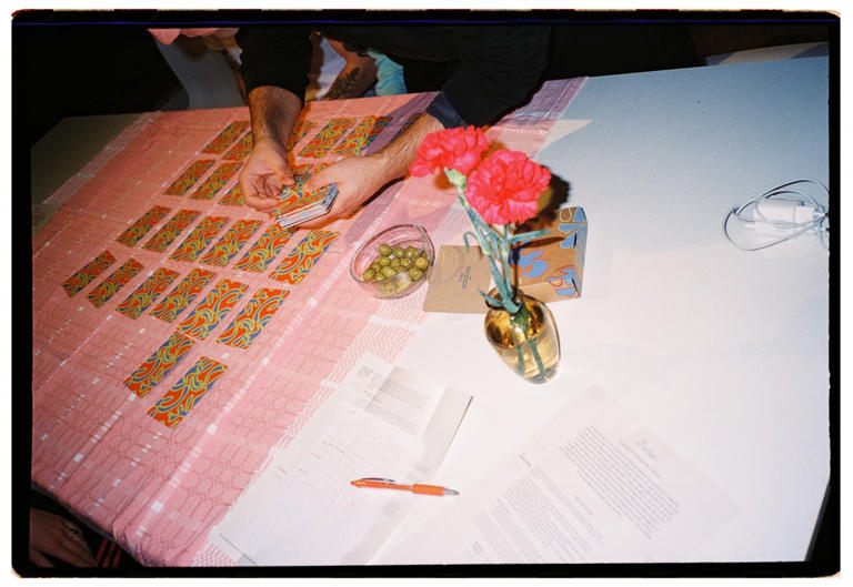 Jugar a mirar: La Breva transforma su archivo fotográfico en un 'Dixit ...