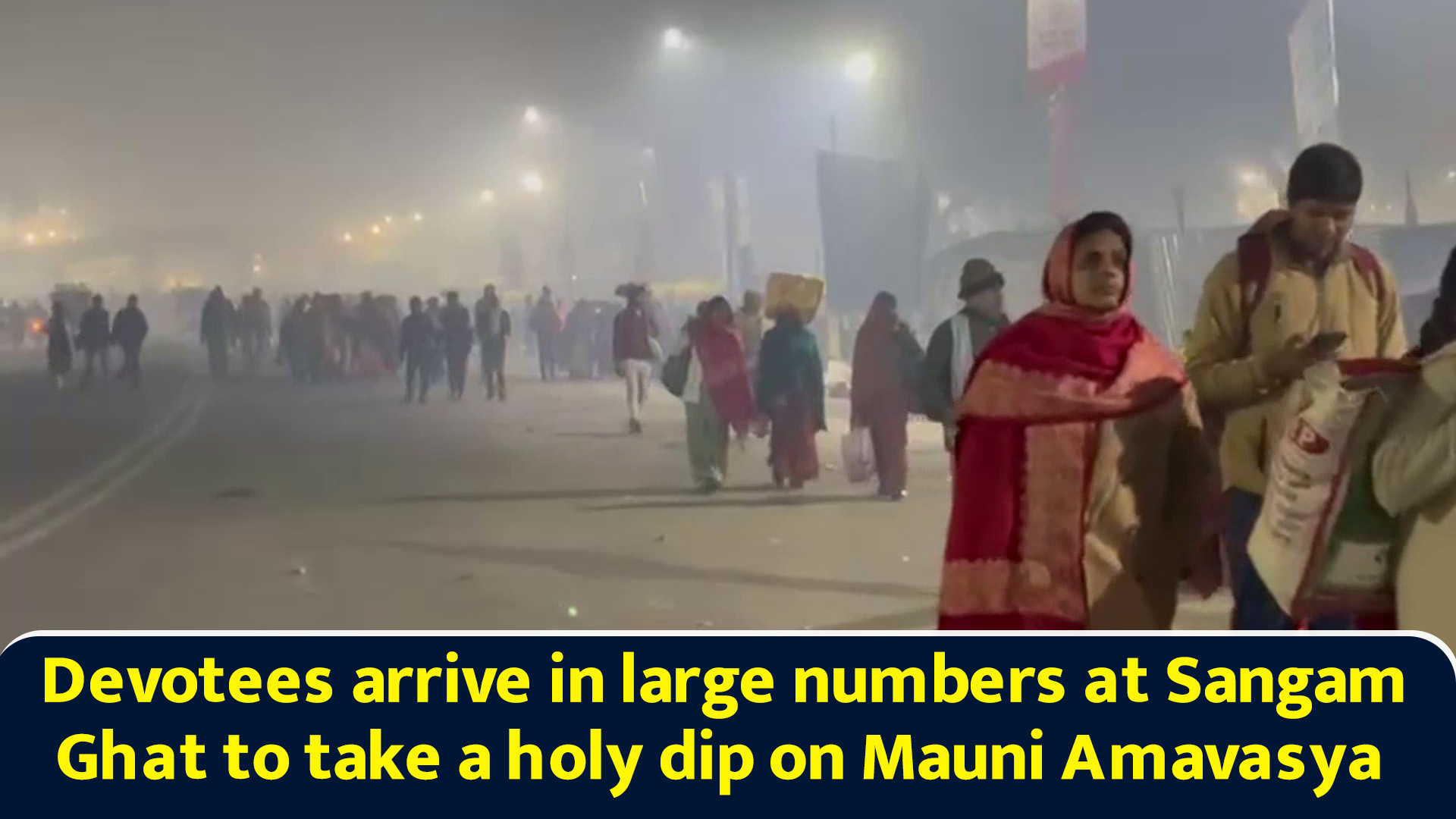 Devotees arrive in large numbers at Sangam Ghat to take a holy dip on ...