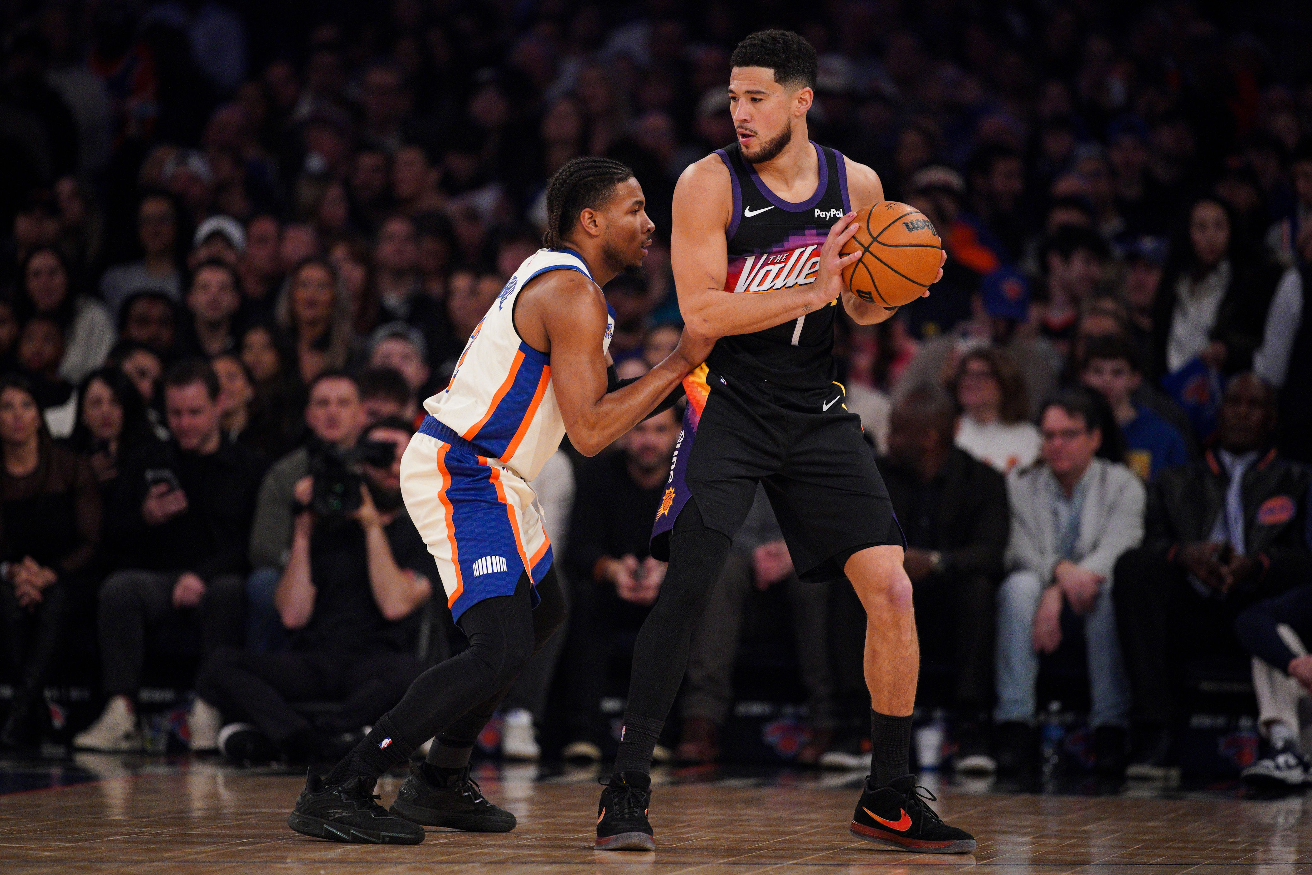 Game recap: Devin Booker, Suns take control late, beat the Knicks 106-99