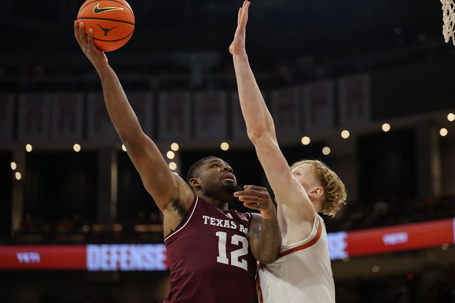 Texas A&M rides hot 2nd half to take Lone Star Showdown over Texas 74-70