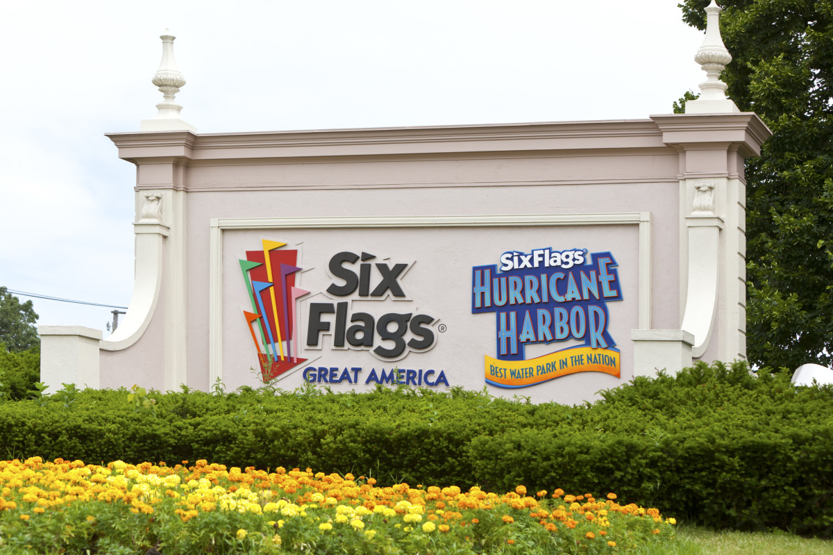 Guest sues Six Flags over alleged fall from upside-down Superman roller ...