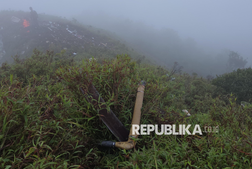 Ratusan tim SAR dikerahkan ke Bulusaraung lokasi penemuan serpihan pesawat
