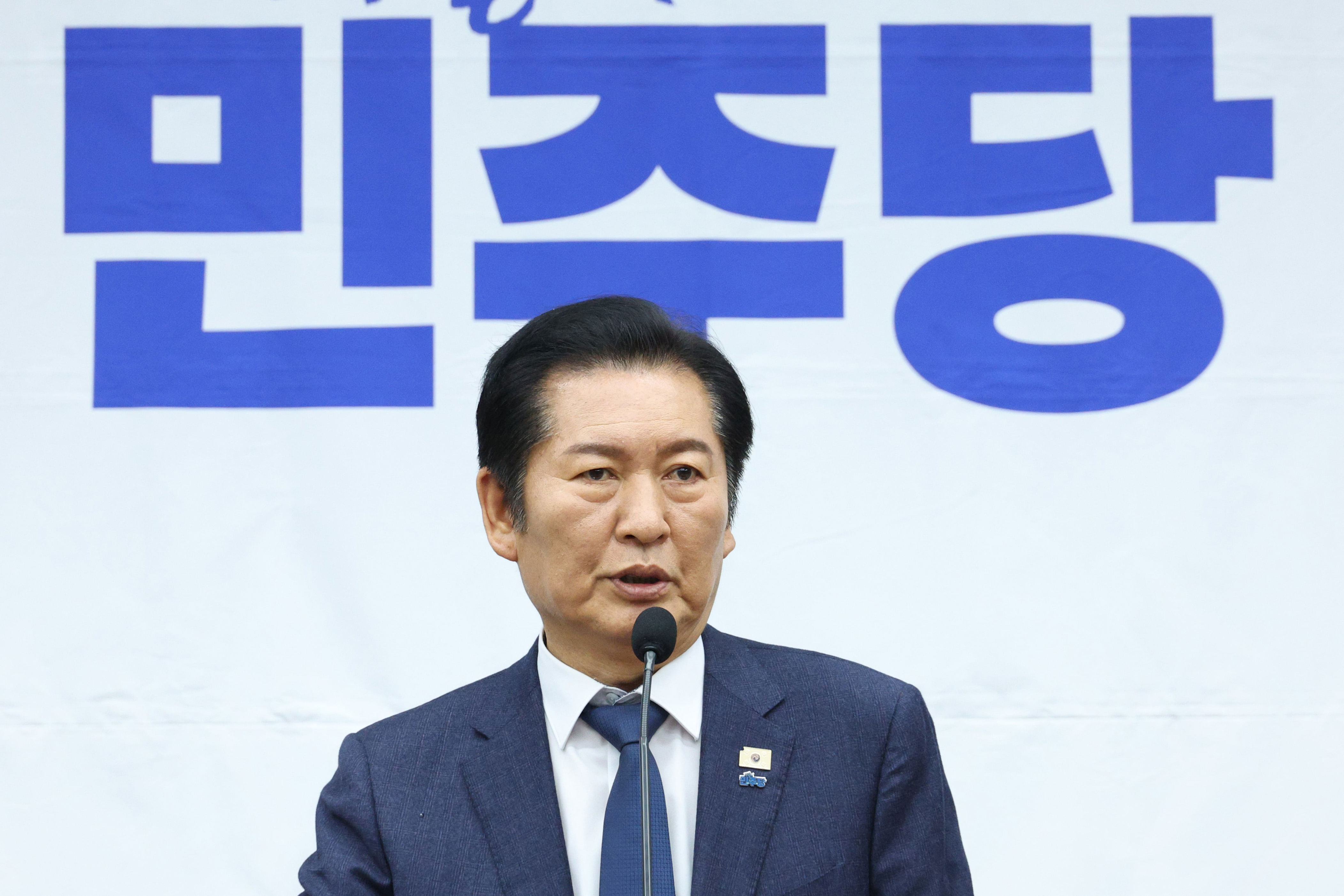 Democratic Party leader's one-person, one-vote push sparks rift