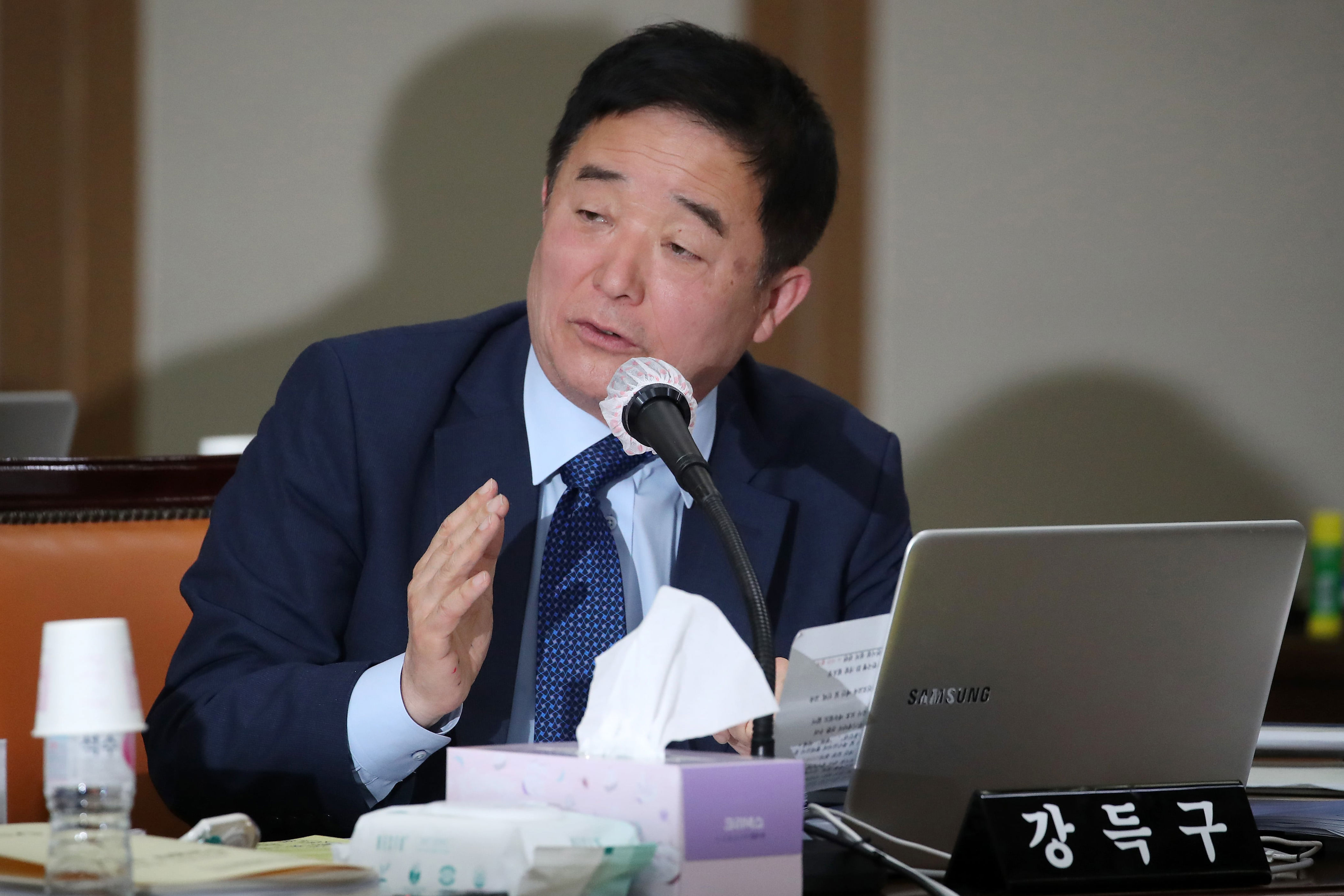 Democratic Party leader's one-person, one-vote push sparks rift