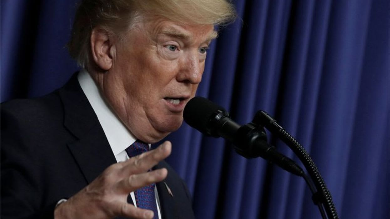 Trump stuns observers with confusing fundraising message