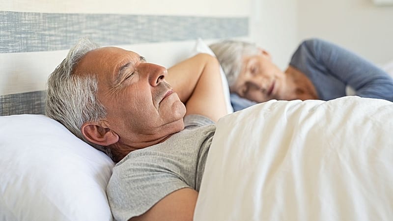 New research shows how back pain may affect men’s sleep quality later ...