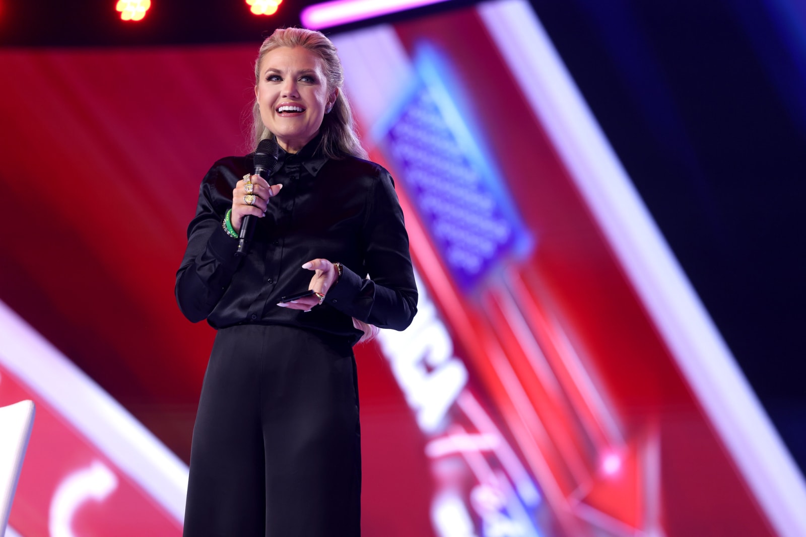 Erika Kirk, Tom Brady kissing on AI-generated photo goes viral, sparks ...