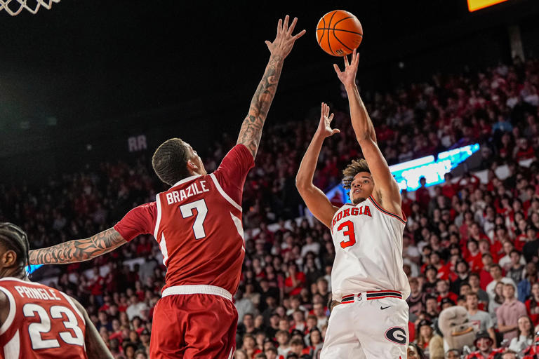 Lethargic start dooms Arkansas basketball in road loss to Georgia