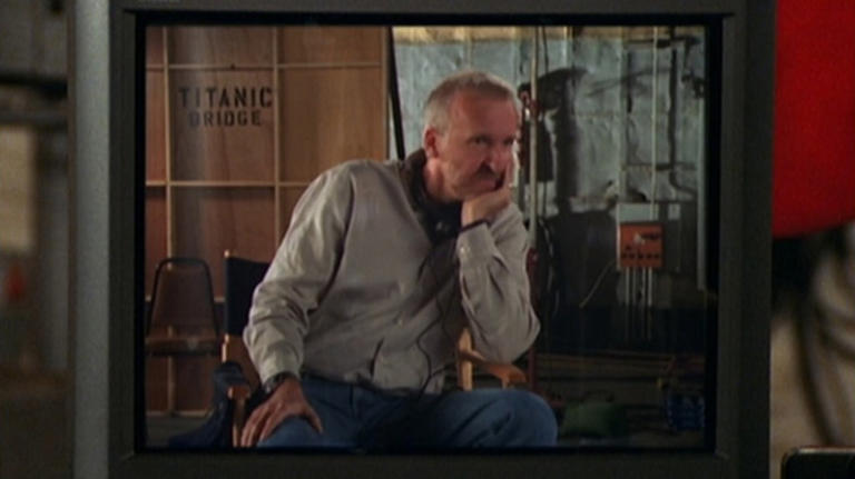 James Cameron's hilarious cameo in a beloved '90s sitcom is perfect for ...